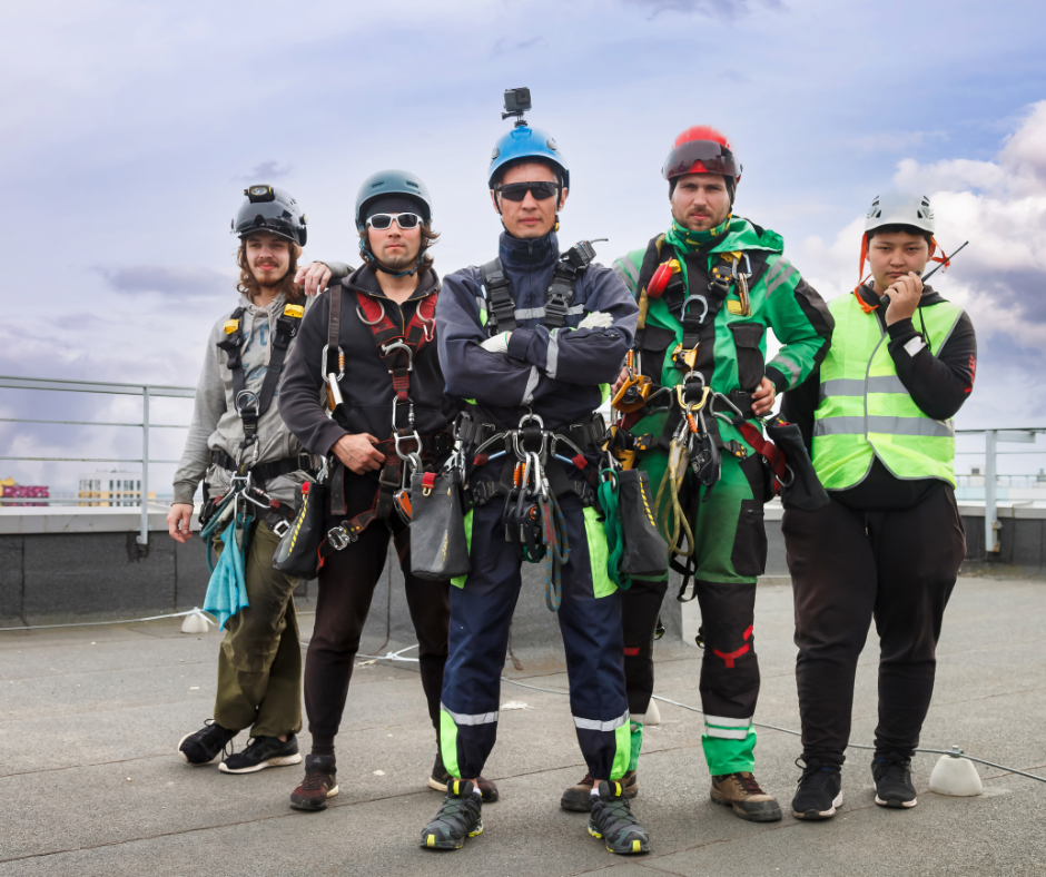 The Benefits of High-Visibility Uniforms on Roofing Sites